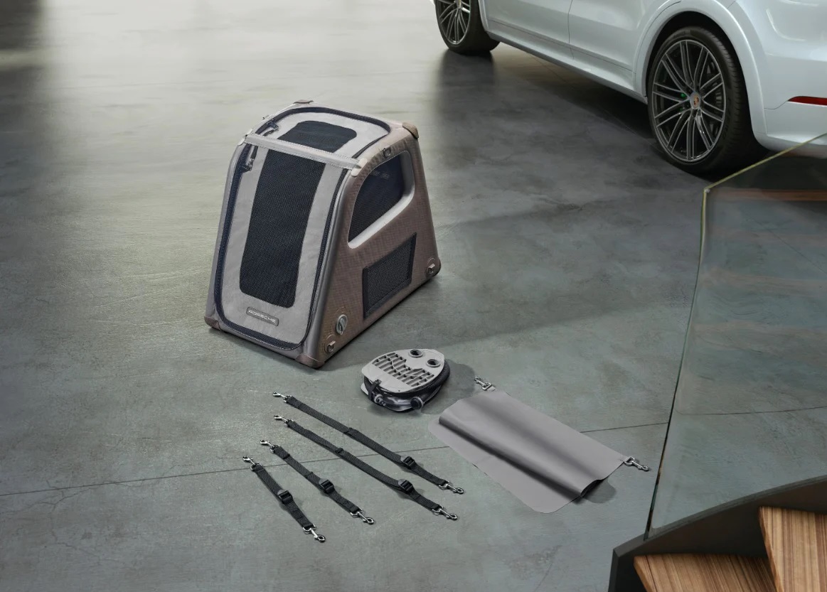 Dog Inflatable Box for Cargo - Cayenne & Macan. Porsche Doncaster ...